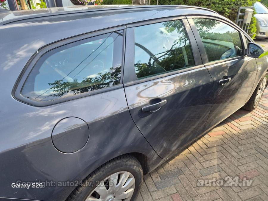 Grey Opel Astra 2014 in Tartu, with an engine capacity of 1.60 L and mileage of 268 thousand km for 4999 €, photo 9 on AUTOMOTO.COM.LV