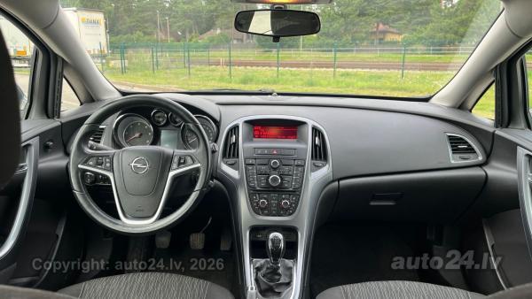 Grey Opel Astra 2014 in Tallinn, with an engine capacity of 1.70 L and mileage of 281 thousand km for 4180 €, photo 10 on AUTOMOTO.COM.LV