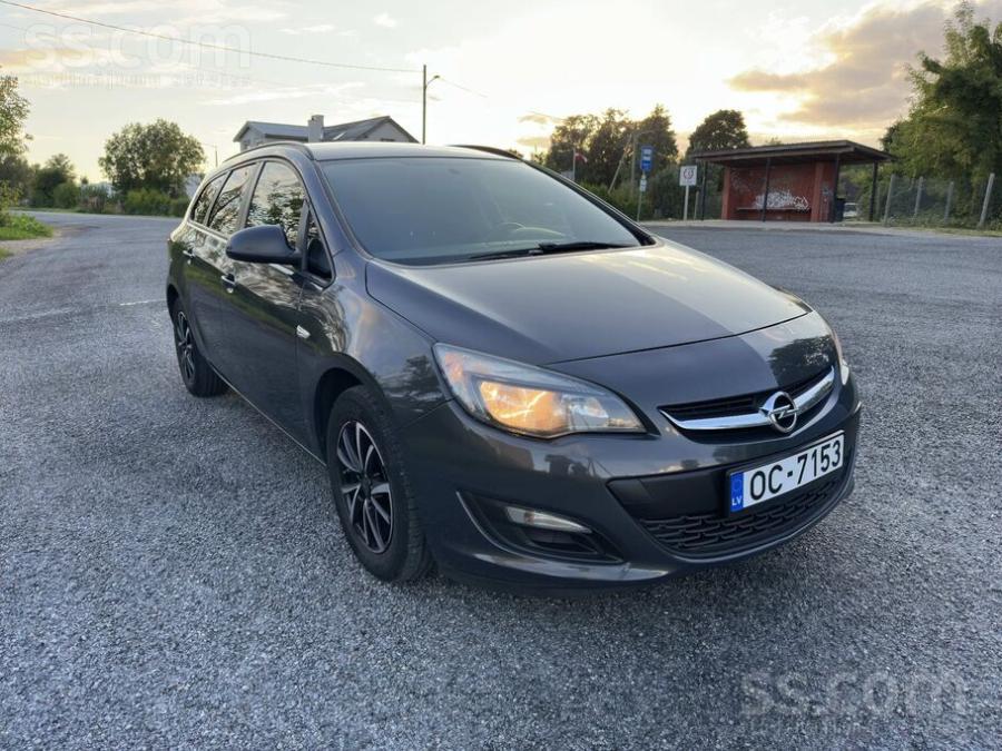 Grey Opel Astra 2014 in Riga, with an engine capacity of 1.70 L and mileage of 313 thousand km for 3300 €, photo 1 on AUTOMOTO.COM.LV