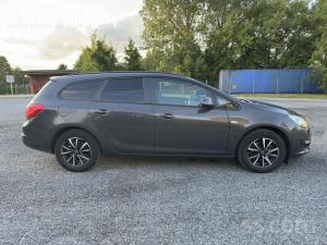 Grey Opel Astra 2014 in Riga, with an engine capacity of 1.70 L and mileage of 313 thousand km for 3300 €, photo 3 on AUTOMOTO.COM.LV