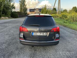 Grey Opel Astra 2014 in Riga, with an engine capacity of 1.70 L and mileage of 313 thousand km for 3300 €, photo 5 on AUTOMOTO.COM.LV