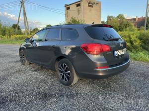 Grey Opel Astra 2014 in Riga, with an engine capacity of 1.70 L and mileage of 313 thousand km for 3300 €, photo 6 on AUTOMOTO.COM.LV