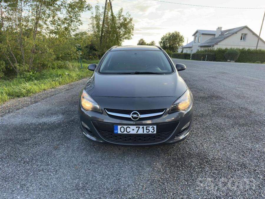 Grey Opel Astra 2014 in Riga, with an engine capacity of 1.70 L and mileage of 313 thousand km for 3300 €, photo 9 on AUTOMOTO.COM.LV