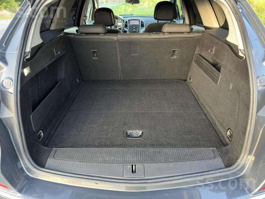 Grey Opel Astra 2014 in Riga, with an engine capacity of 1.70 L and mileage of 313 thousand km for 3300 €, photo 13 on AUTOMOTO.COM.LV