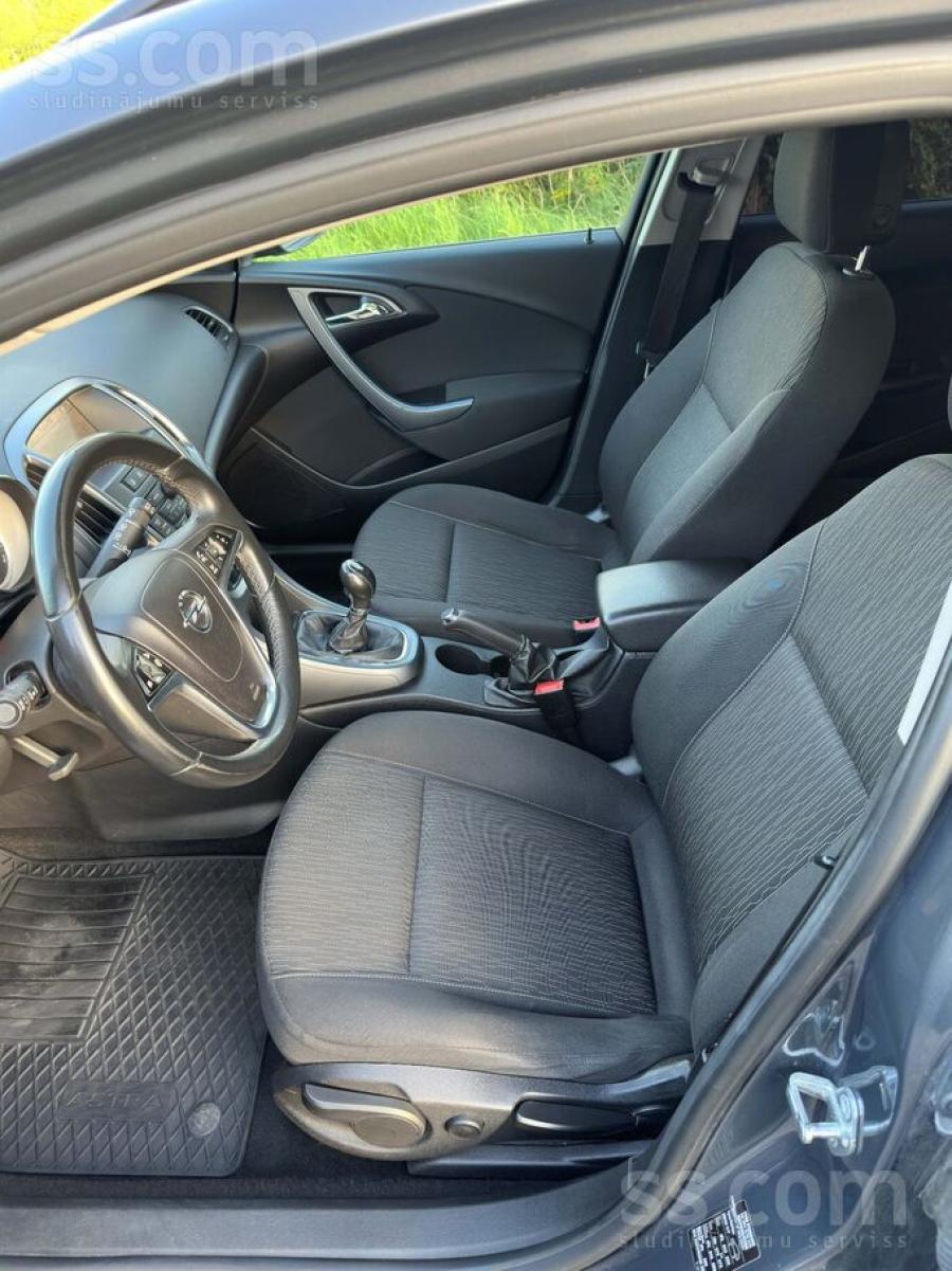 Grey Opel Astra 2014 in Riga, with an engine capacity of 1.70 L and mileage of 313 thousand km for 3300 €, photo 15 on AUTOMOTO.COM.LV