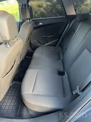 Grey Opel Astra 2014 in Riga, with an engine capacity of 1.70 L and mileage of 313 thousand km for 3300 €, photo 20 on AUTOMOTO.COM.LV