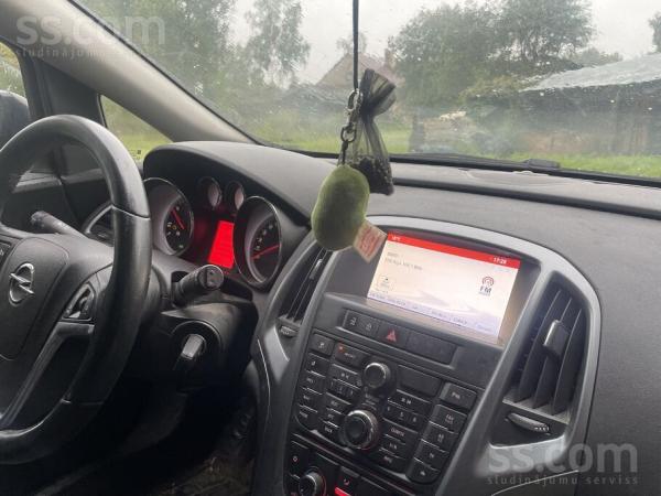 Grey Opel Astra 2014 in Jelgava, with an engine capacity of 1.70 L and mileage of 238 thousand km for 2100 €, photo 6 on AUTOMOTO.COM.LV