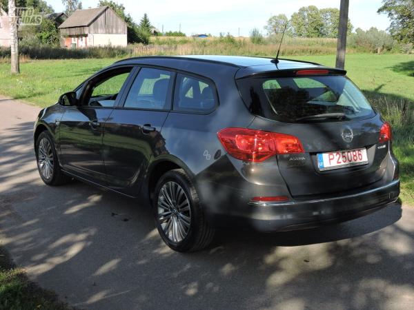 Grey Opel Astra 2014 in Marijampole, with an engine capacity of 1.40 L and mileage of 209 thousand km for 2950 €, photo 4 on AUTOMOTO.COM.LV