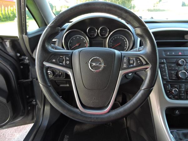 Grey Opel Astra 2014 in Marijampole, with an engine capacity of 1.40 L and mileage of 209 thousand km for 2950 €, photo 9 on AUTOMOTO.COM.LV