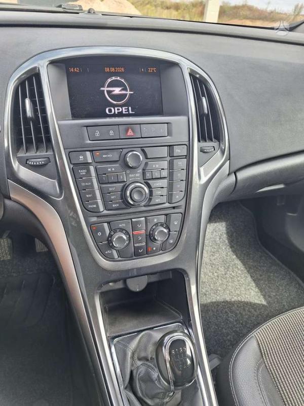 Grey Opel Astra 2014 in Kaunas, with an engine capacity of 1.40 L and mileage of 248 thousand km for 3000 €, photo 6 on AUTOMOTO.COM.LV
