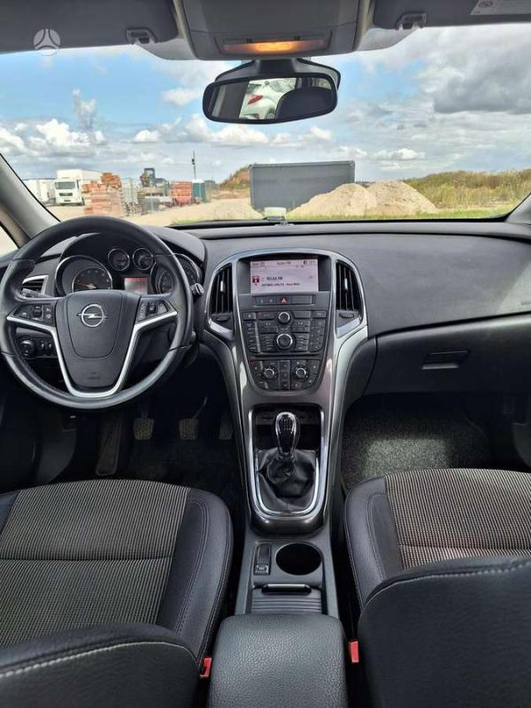 Grey Opel Astra 2014 in Kaunas, with an engine capacity of 1.40 L and mileage of 248 thousand km for 3000 €, photo 8 on AUTOMOTO.COM.LV