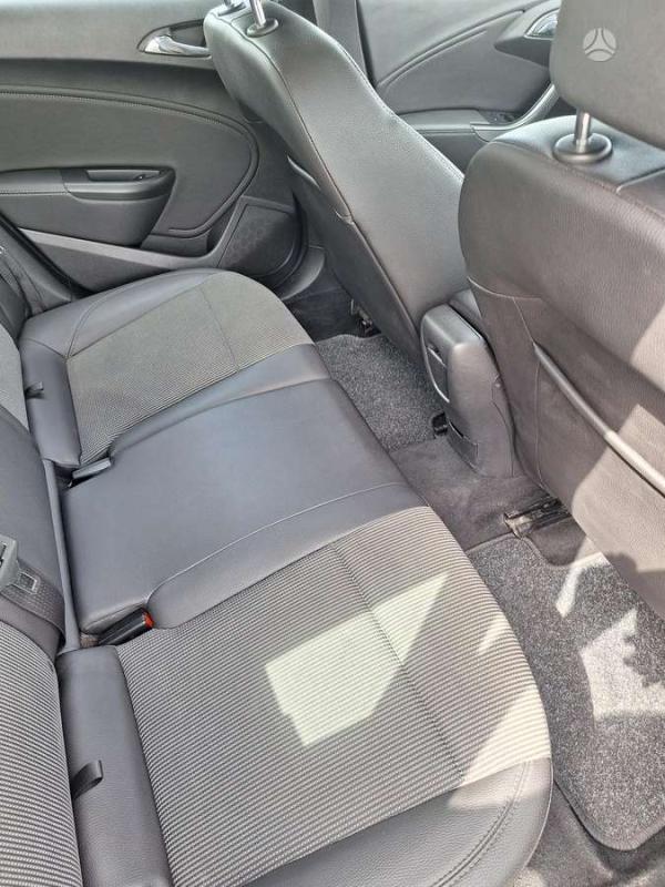 Grey Opel Astra 2014 in Kaunas, with an engine capacity of 1.40 L and mileage of 248 thousand km for 3000 €, photo 10 on AUTOMOTO.COM.LV