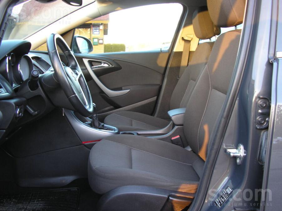 Grey Opel Astra 2014 in Riga, with an engine capacity of 1.70 L and mileage of 231 thousand km for 5850 €, photo 18 on AUTOMOTO.COM.LV