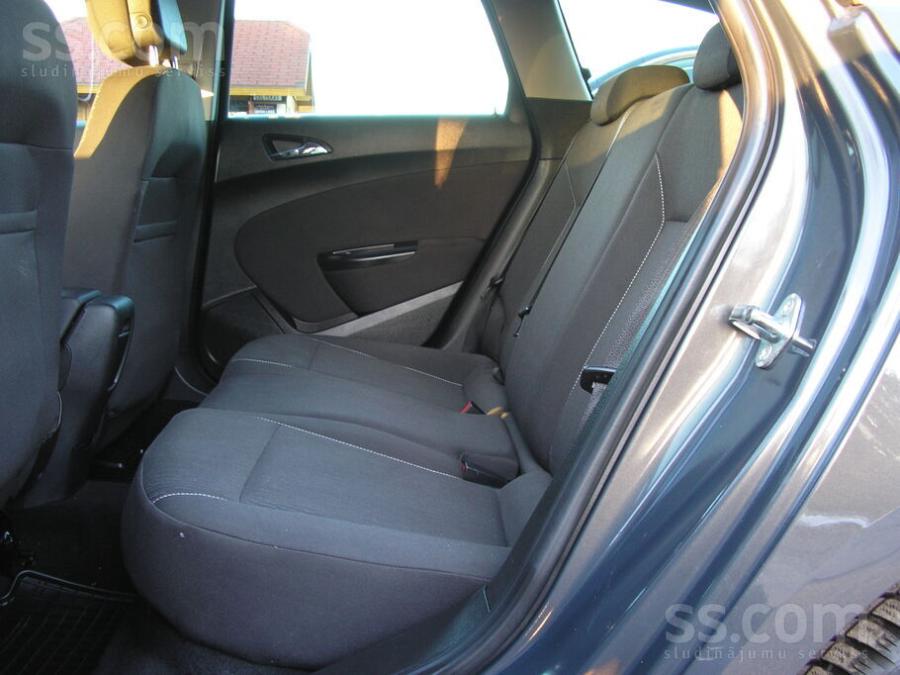 Grey Opel Astra 2014 in Riga, with an engine capacity of 1.70 L and mileage of 231 thousand km for 5850 €, photo 19 on AUTOMOTO.COM.LV
