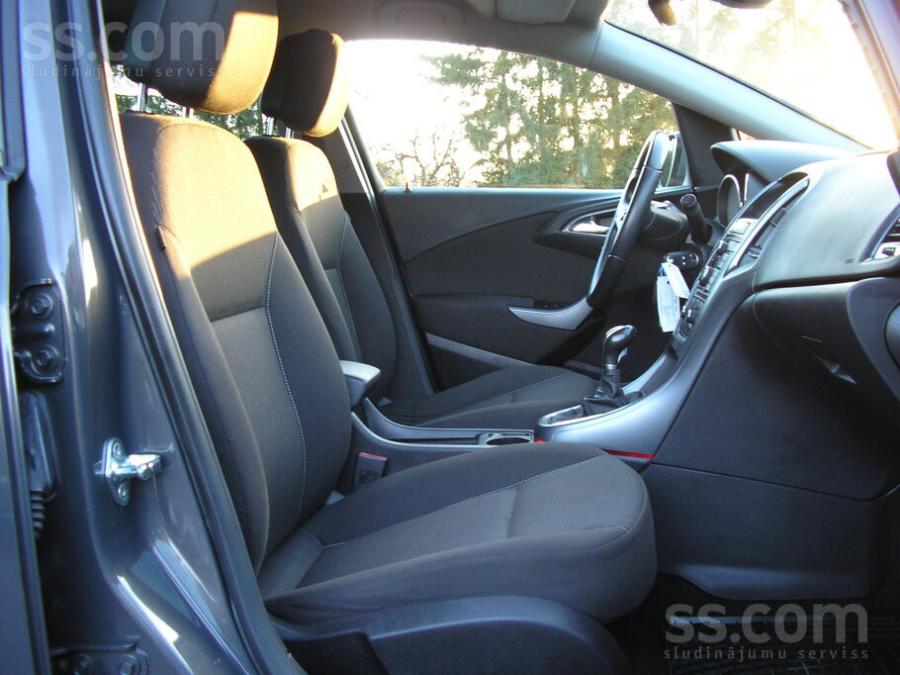 Grey Opel Astra 2014 in Riga, with an engine capacity of 1.70 L and mileage of 231 thousand km for 5850 €, photo 23 on AUTOMOTO.COM.LV