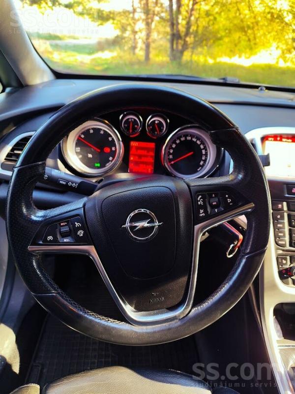 Grey Opel Astra 2014 in Daugavpils, with an engine capacity of 1.60 L and mileage of 217 thousand km for 5800 €, photo 3 on AUTOMOTO.COM.LV