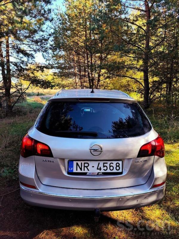 Grey Opel Astra 2014 in Daugavpils, with an engine capacity of 1.60 L and mileage of 217 thousand km for 5800 €, photo 10 on AUTOMOTO.COM.LV