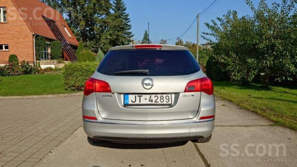 Grey Opel Astra 2014 in Jelgava, with an engine capacity of 1.60 L and mileage of 277 thousand km for 2800 €, photo 6 on AUTOMOTO.COM.LV