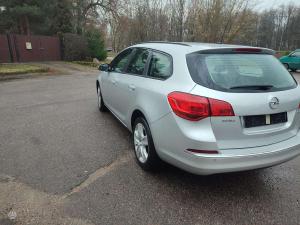 Grey Opel Astra 2015 in Vilkaviskis, with an engine capacity of 1.60 L and mileage of 211 thousand km for 4500 €, photo 5 on AUTOMOTO.COM.LV