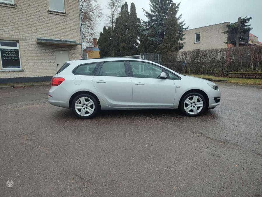Grey Opel Astra 2015 in Vilkaviskis, with an engine capacity of 1.60 L and mileage of 211 thousand km for 4500 €, photo 7 on AUTOMOTO.COM.LV