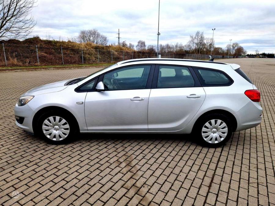 Grey Opel Astra 2015 in Marijampole, with an engine capacity of 1.60 L and mileage of 221 thousand km for 3650 €, photo 1 on AUTOMOTO.COM.LV
