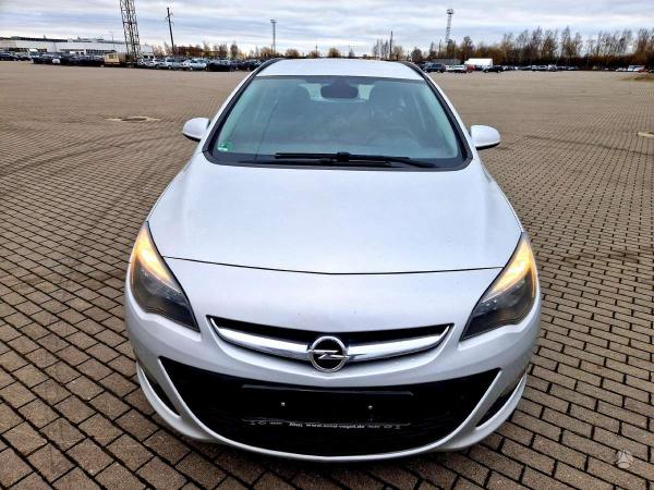 Grey Opel Astra 2015 in Marijampole, with an engine capacity of 1.60 L and mileage of 221 thousand km for 3650 €, photo 3 on AUTOMOTO.COM.LV