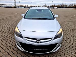Grey Opel Astra 2015 in Marijampole, with an engine capacity of 1.60 L and mileage of 221 thousand km for 3650 €, photo 3 on AUTOMOTO.COM.LV