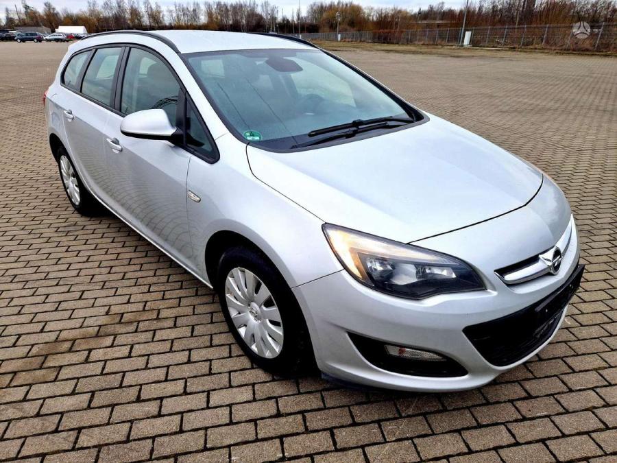 Grey Opel Astra 2015 in Marijampole, with an engine capacity of 1.60 L and mileage of 221 thousand km for 3650 €, photo 4 on AUTOMOTO.COM.LV