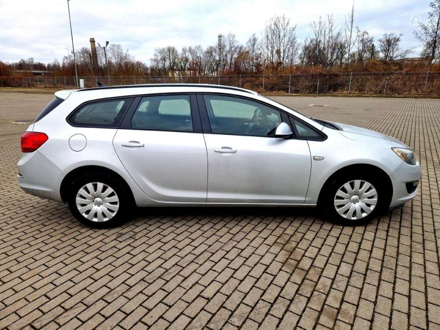 Grey Opel Astra 2015 in Marijampole, with an engine capacity of 1.60 L and mileage of 221 thousand km for 3650 €, photo 5 on AUTOMOTO.COM.LV