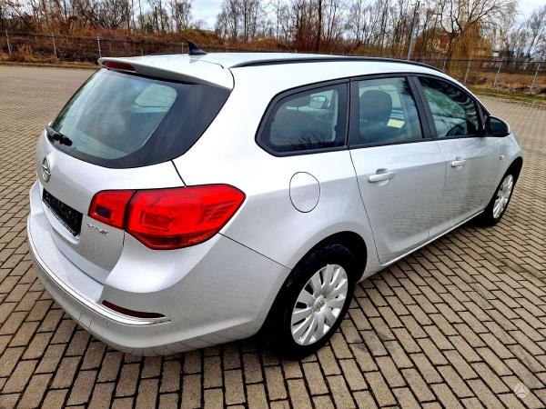 Grey Opel Astra 2015 in Marijampole, with an engine capacity of 1.60 L and mileage of 221 thousand km for 3650 €, photo 6 on AUTOMOTO.COM.LV
