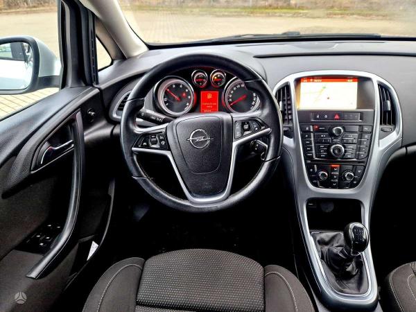 Grey Opel Astra 2015 in Marijampole, with an engine capacity of 1.60 L and mileage of 221 thousand km for 3650 €, photo 11 on AUTOMOTO.COM.LV