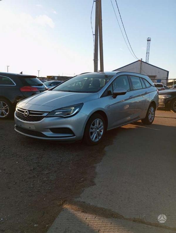 Grey Opel Astra 2015 in Vilnius, with an engine capacity of 1.60 L and mileage of 238 thousand km for 4600 €, photo 1 on AUTOMOTO.COM.LV
