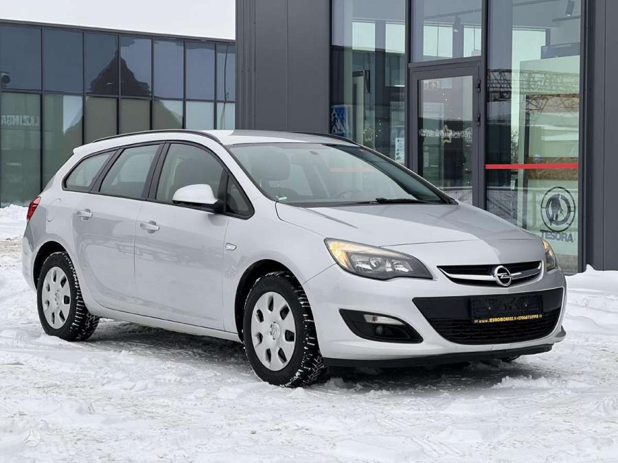 Pelēks Opel Astra 2015 Šauļi, ar dzinēja tilpumu 1.60 L un nobraukumu 338 tūkst. km par 3700 €, foto 1 vietnē AUTOMOTO.COM.LV