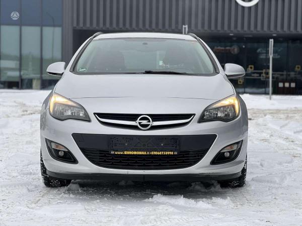 Grey Opel Astra 2015 in Siauliai, with an engine capacity of 1.60 L and mileage of 338 thousand km for 3700 €, photo 3 on AUTOMOTO.COM.LV