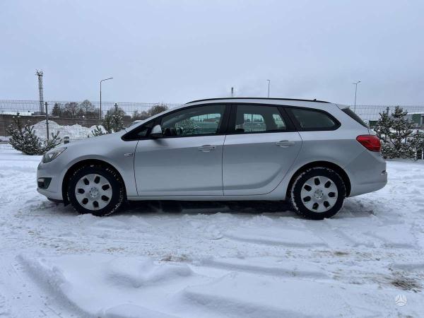 Grey Opel Astra 2015 in Siauliai, with an engine capacity of 1.60 L and mileage of 338 thousand km for 3700 €, photo 4 on AUTOMOTO.COM.LV