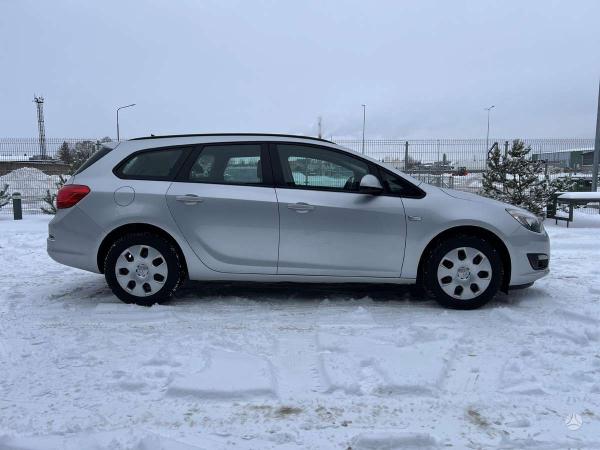 Grey Opel Astra 2015 in Siauliai, with an engine capacity of 1.60 L and mileage of 338 thousand km for 3700 €, photo 5 on AUTOMOTO.COM.LV