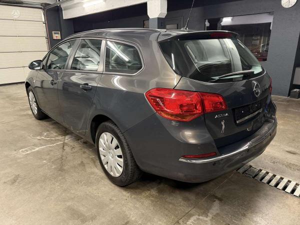 Grey Opel Astra 2015 in Kaunas, with an engine capacity of 1.60 L and mileage of 174 thousand km for 3800 €, photo 3 on AUTOMOTO.COM.LV