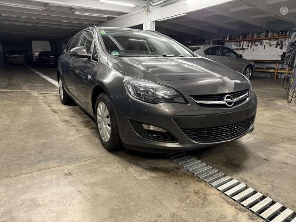 Grey Opel Astra 2015 in Kaunas, with an engine capacity of 1.60 L and mileage of 174 thousand km for 3800 €, photo 7 on AUTOMOTO.COM.LV