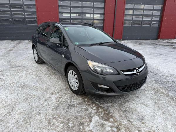 Grey Opel Astra 2015 in Kaunas, with an engine capacity of 1.60 L and mileage of 174 thousand km for 3700 €, photo 1 on AUTOMOTO.COM.LV