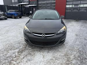 Grey Opel Astra 2015 in Kaunas, with an engine capacity of 1.60 L and mileage of 174 thousand km for 3700 €, photo 2 on AUTOMOTO.COM.LV