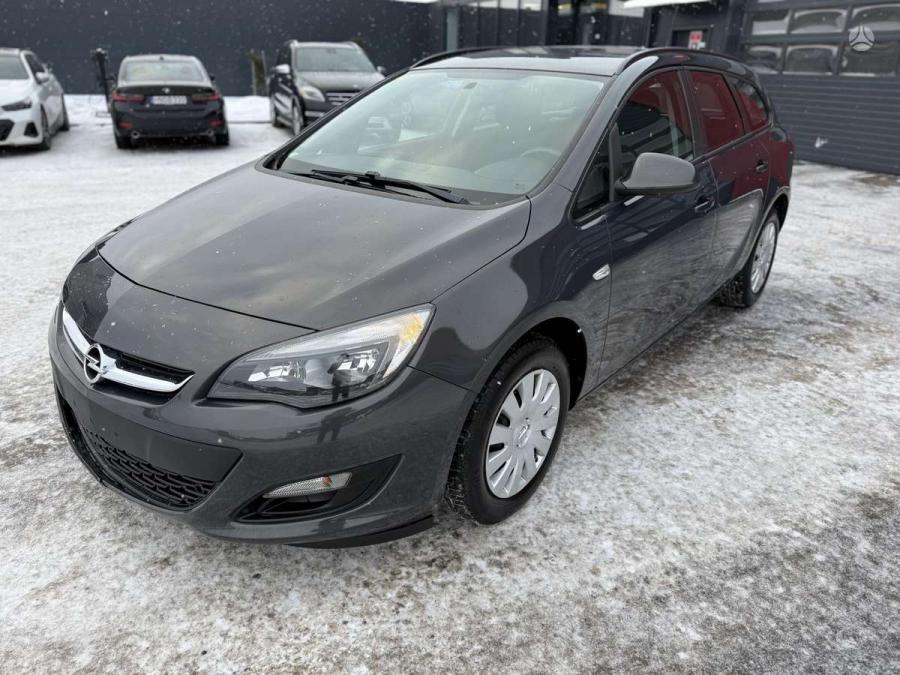 Grey Opel Astra 2015 in Kaunas, with an engine capacity of 1.60 L and mileage of 174 thousand km for 3700 €, photo 3 on AUTOMOTO.COM.LV