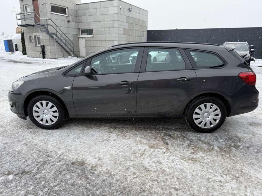 Grey Opel Astra 2015 in Kaunas, with an engine capacity of 1.60 L and mileage of 174 thousand km for 3700 €, photo 4 on AUTOMOTO.COM.LV
