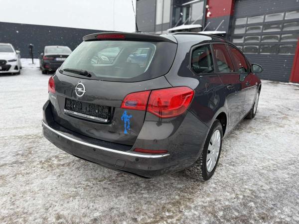 Grey Opel Astra 2015 in Kaunas, with an engine capacity of 1.60 L and mileage of 174 thousand km for 3700 €, photo 7 on AUTOMOTO.COM.LV