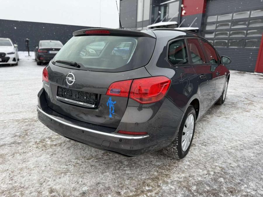 Grey Opel Astra 2015 in Kaunas, with an engine capacity of 1.60 L and mileage of 174 thousand km for 3700 €, photo 7 on AUTOMOTO.COM.LV