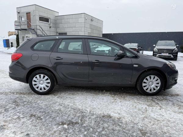Grey Opel Astra 2015 in Kaunas, with an engine capacity of 1.60 L and mileage of 174 thousand km for 3700 €, photo 8 on AUTOMOTO.COM.LV