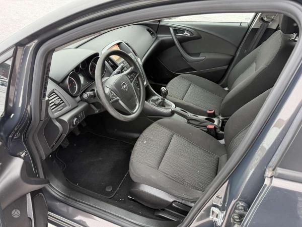 Grey Opel Astra 2015 in Kaunas, with an engine capacity of 1.60 L and mileage of 174 thousand km for 3700 €, photo 9 on AUTOMOTO.COM.LV