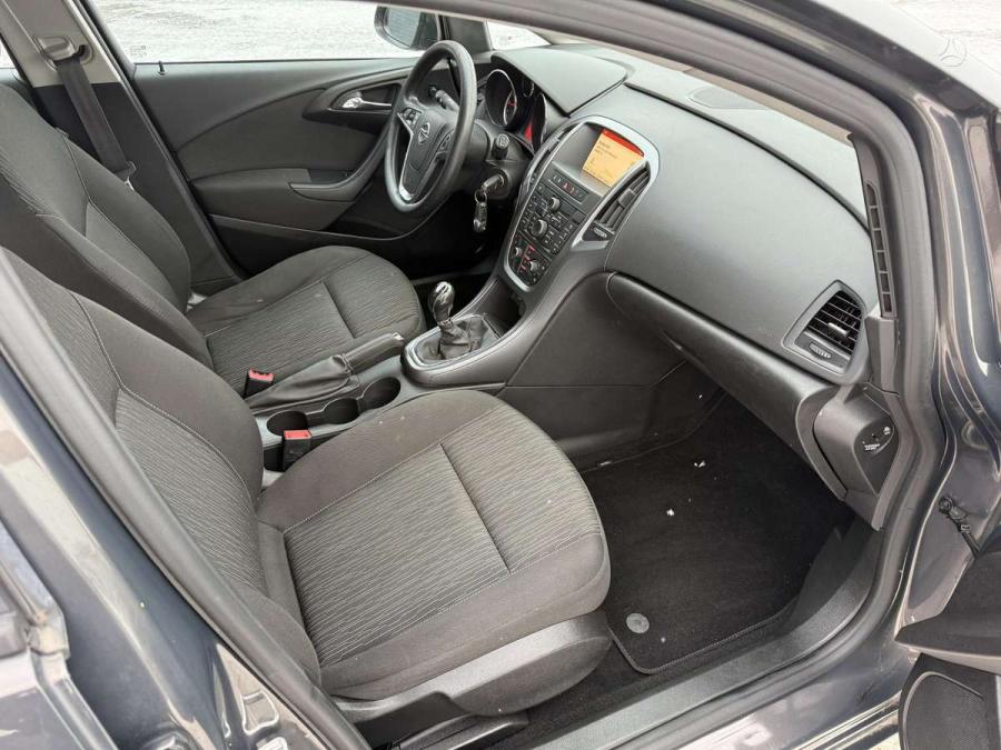 Grey Opel Astra 2015 in Kaunas, with an engine capacity of 1.60 L and mileage of 174 thousand km for 3700 €, photo 18 on AUTOMOTO.COM.LV
