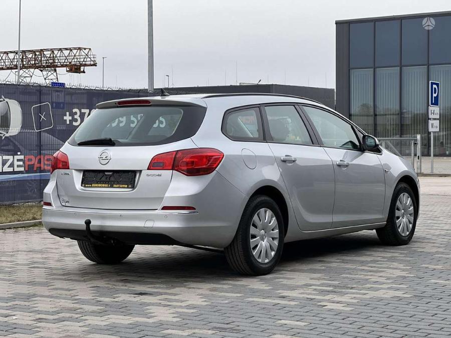 Grey Opel Astra 2015 in Siauliai, with an engine capacity of 1.60 L and mileage of 275 thousand km for 4200 €, photo 7 on AUTOMOTO.COM.LV
