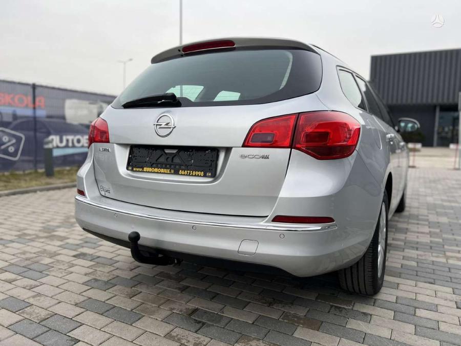 Grey Opel Astra 2015 in Siauliai, with an engine capacity of 1.60 L and mileage of 275 thousand km for 4200 €, photo 9 on AUTOMOTO.COM.LV