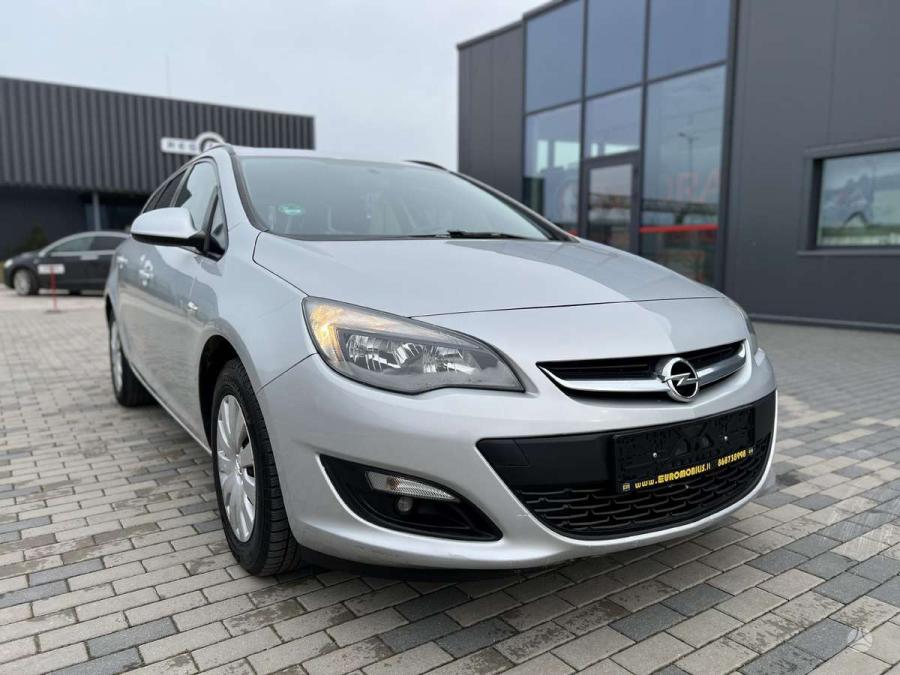Grey Opel Astra 2015 in Siauliai, with an engine capacity of 1.60 L and mileage of 275 thousand km for 4200 €, photo 10 on AUTOMOTO.COM.LV